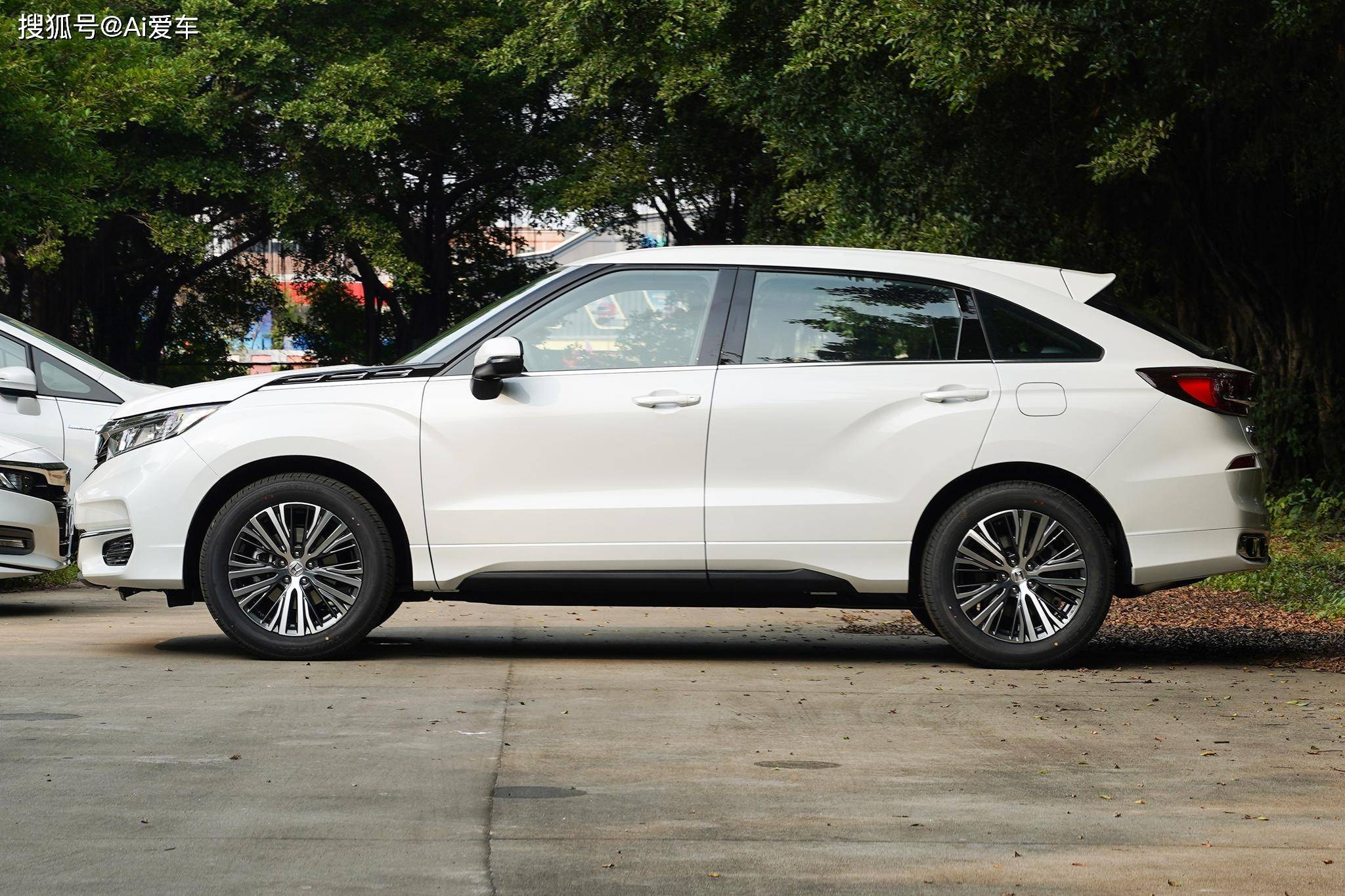 日系家用大5座suv,超大后排加大沙发,舒适又省油,实拍本田冠道 搜狐汽车 搜狐网