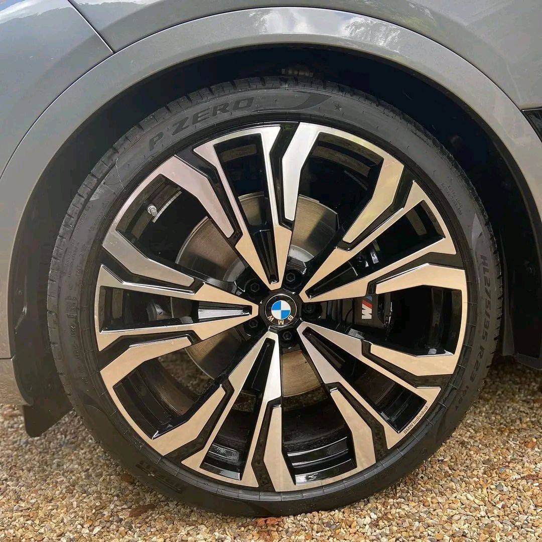 宝马X7“强势归来”，黑武士造型+电磁悬挂+4.4T+8AT，炫酷_搜狐汽车_搜狐网