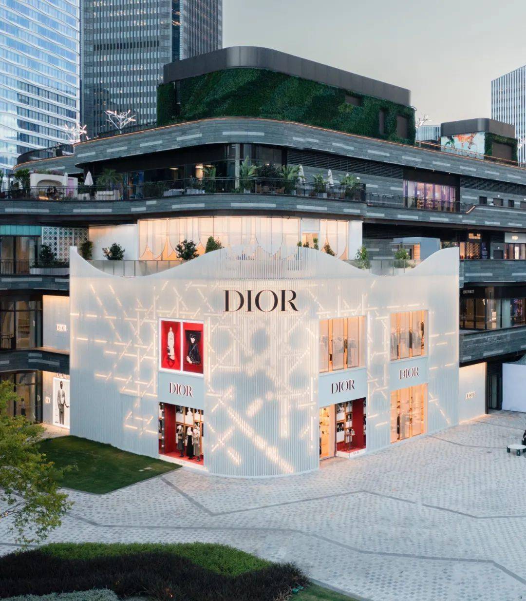 一探DIOR上海前滩太古里精品店，整整三层楼！_迪奥_大道_蒙田
