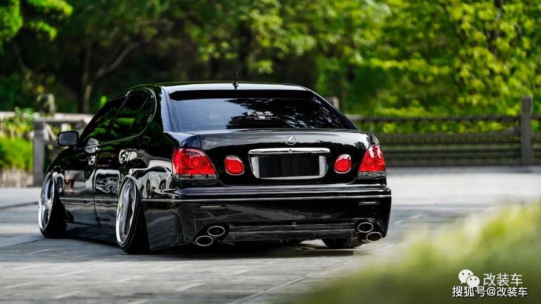 雷克萨斯GS300变身成"VIP大佬"，简单的改装就能展现出它的气质_搜狐汽车_搜狐网