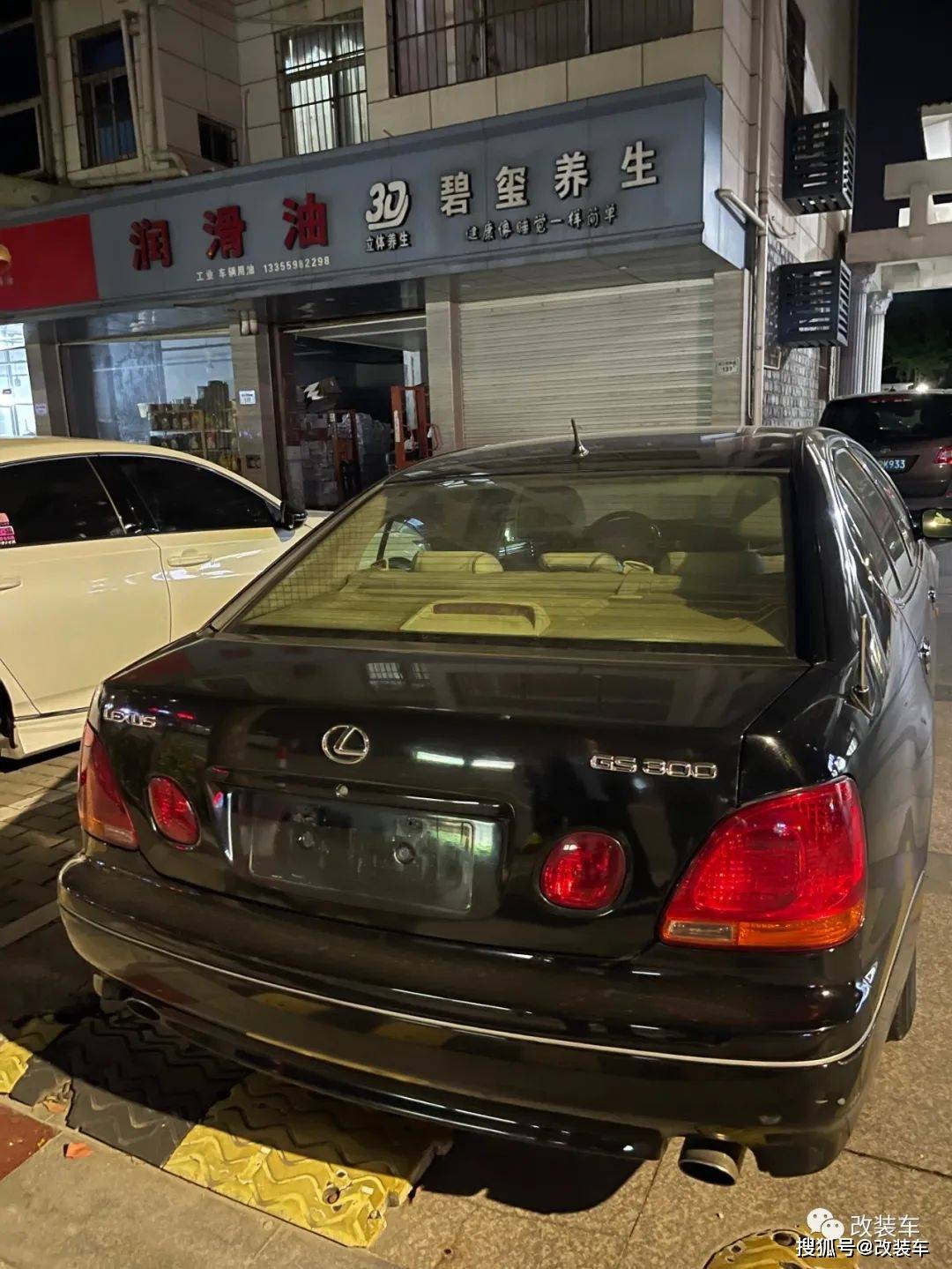 雷克萨斯GS300变身成"VIP大佬"，简单的改装就能展现出它的气质_搜狐汽车_搜狐网
