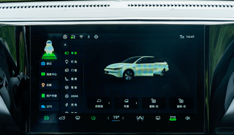 实拍零跑C01：3.66s破百！续航717km 纯电轿车“价格屠夫”？_搜狐汽车_搜狐网