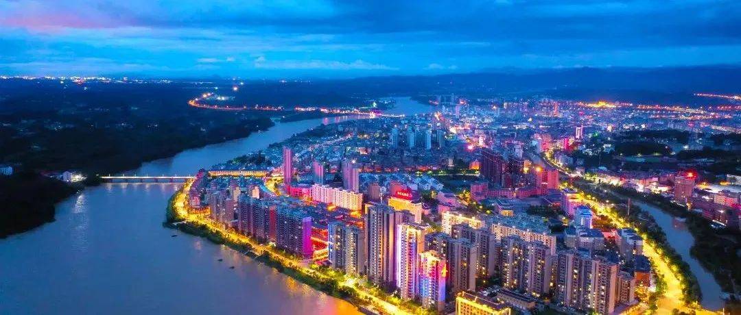 江西日报整版报道铅山县：武夷山下图画开 旅游 发展 项目