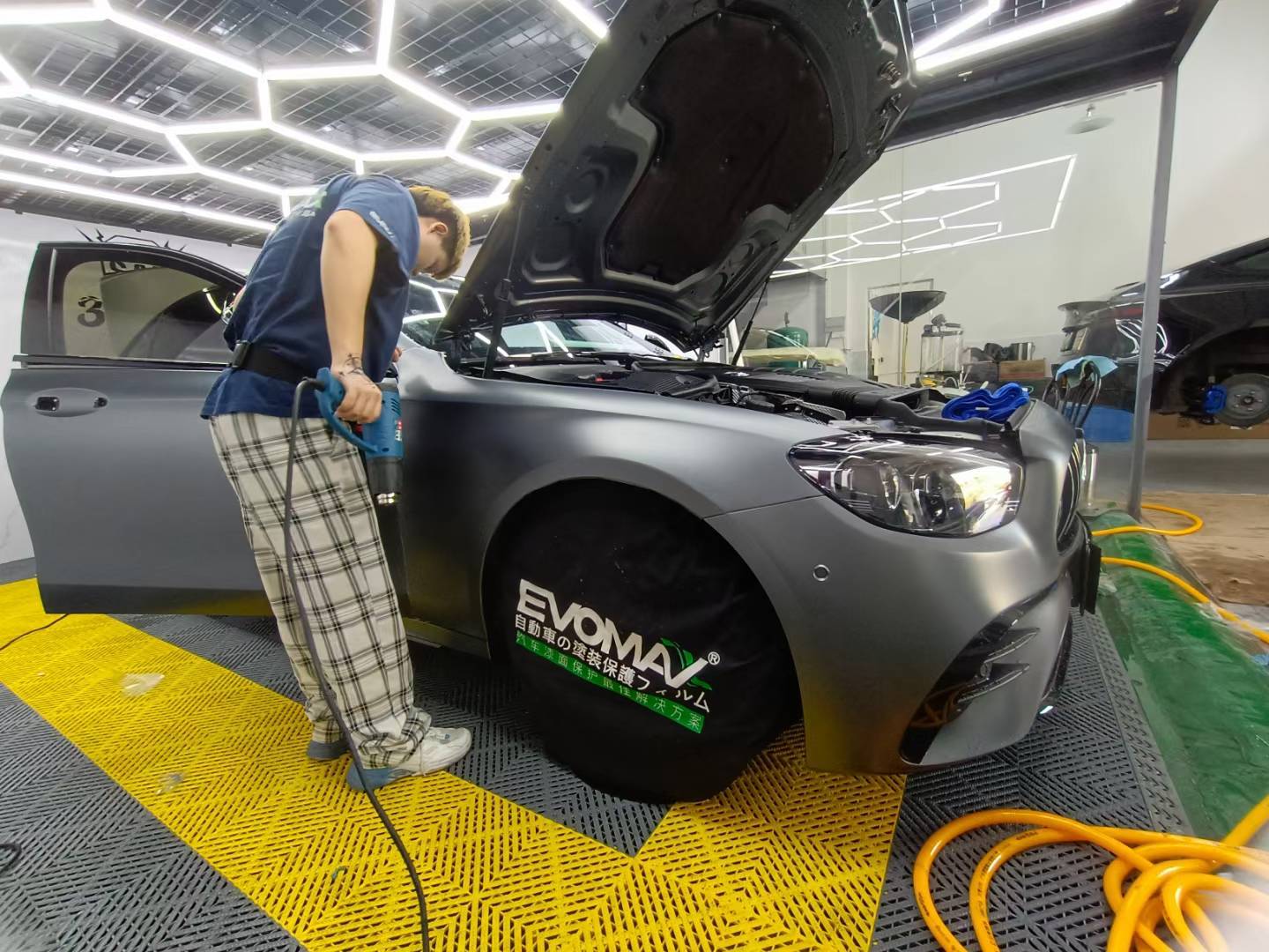 奔驰E53 AMG选择EVOMAX易玛日本TPU隐形车衣漆面保护膜_搜狐汽车_搜狐网