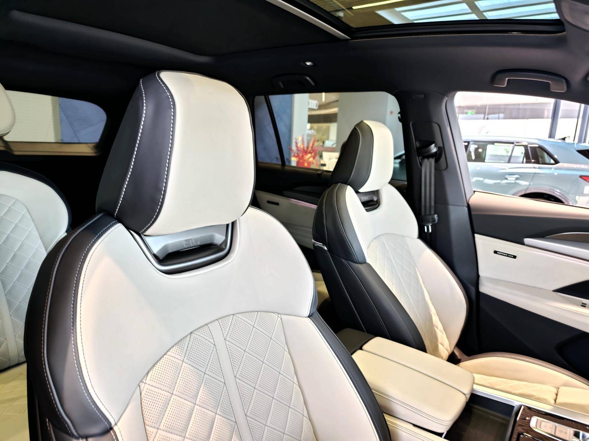 豪华版途昂？实拍体验奥迪Q6 45.96万元起/首发第四代EA888发动机_搜狐汽车_搜狐网