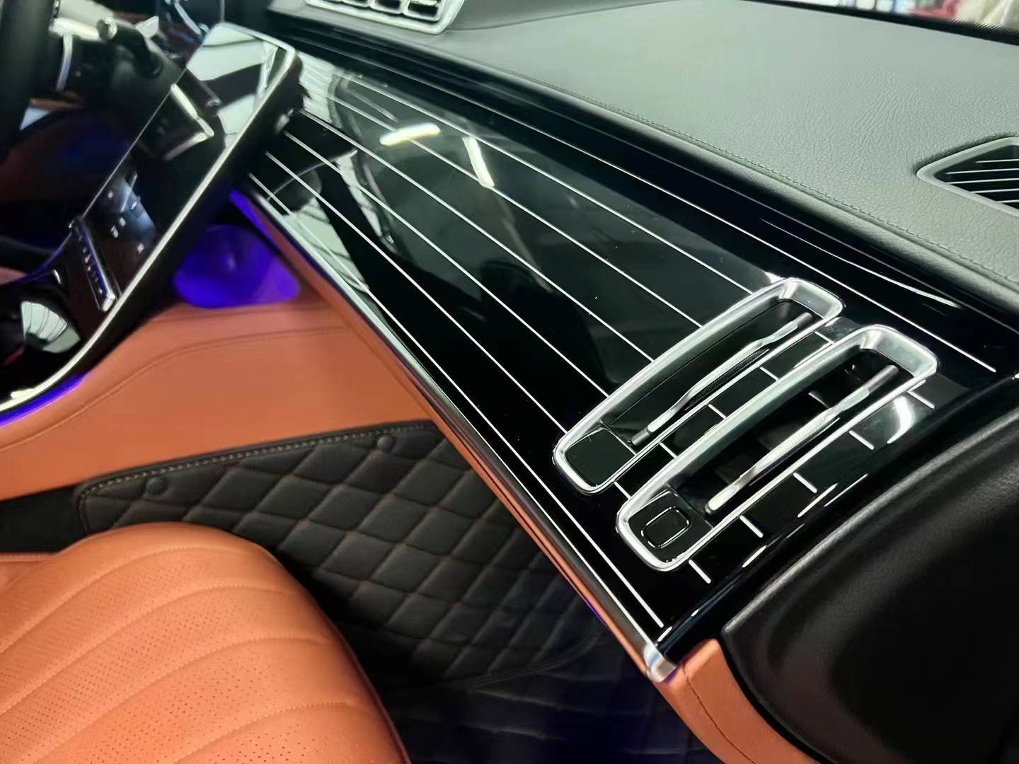 21-22款迈巴赫S480升级电动后门、钢琴黑条纹桃木饰板，旋转高音_搜狐汽车_搜狐网