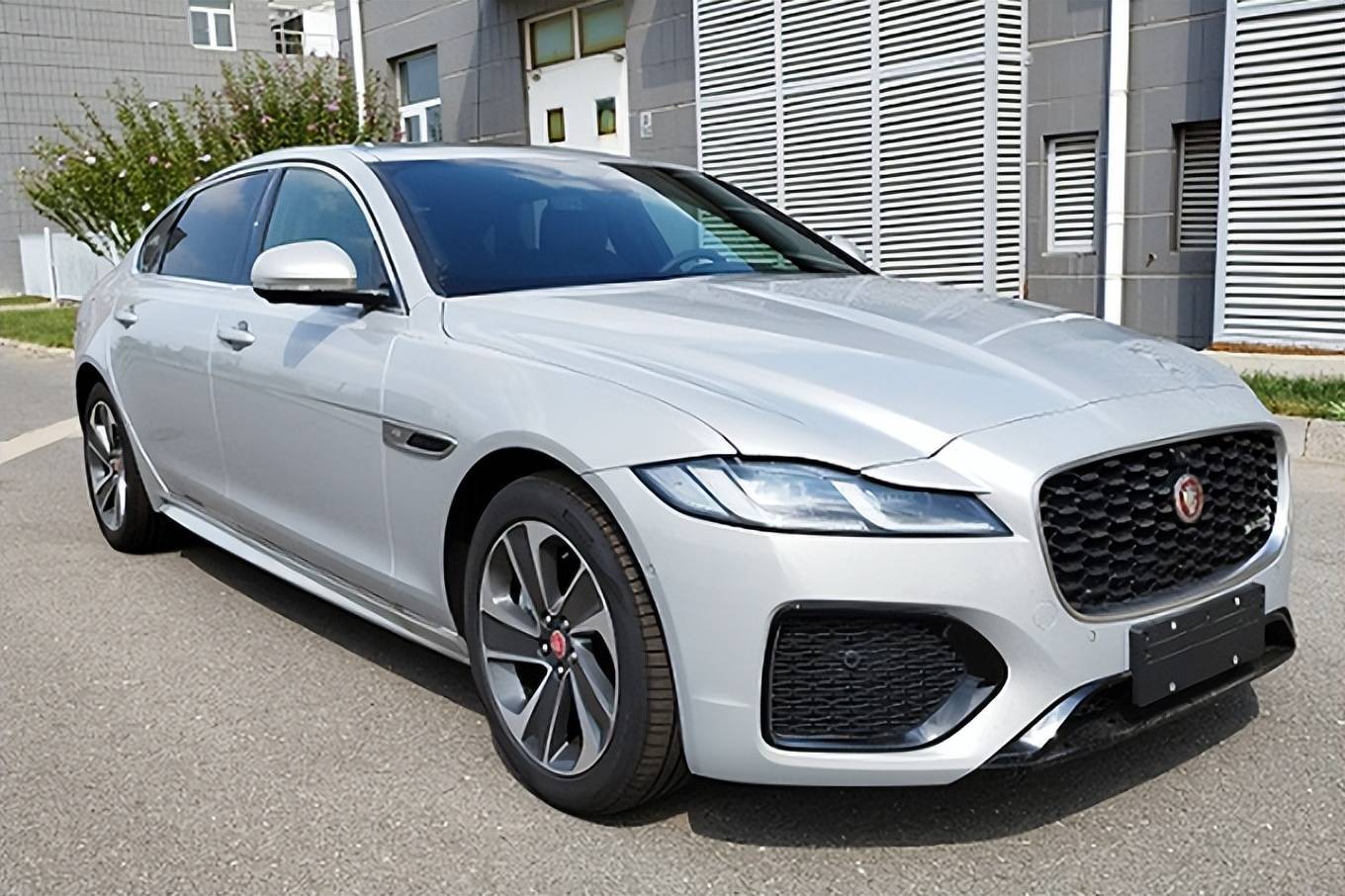 还看宝马5系？捷豹新XFL实拍曝光，尺寸升级，价格满意吗_搜狐汽车_搜狐网