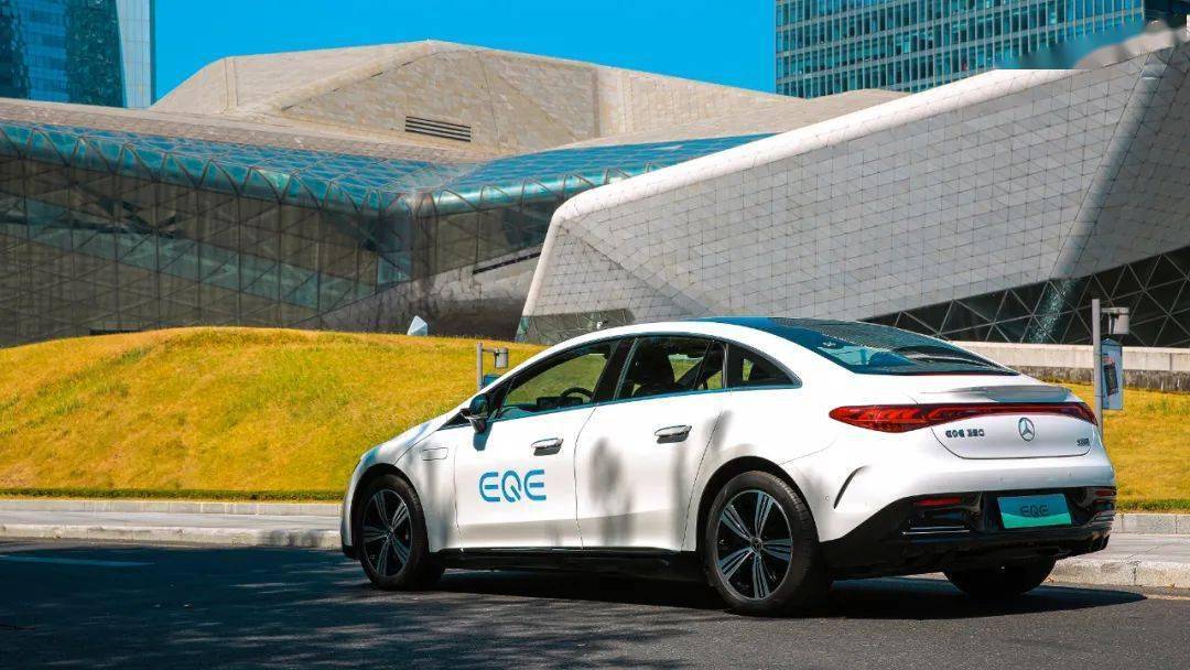 走进全新EQE极感唤醒空间，体验奔驰纯电新式豪华！_搜狐汽车_搜狐网