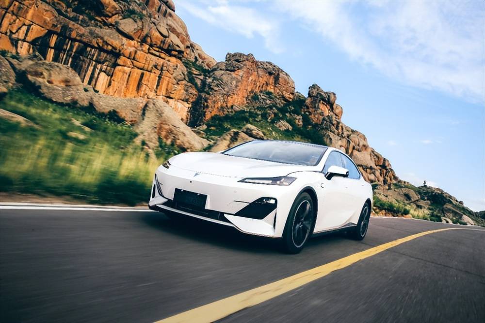 “真香定律” SL03增程版 续航1200km_搜狐汽车_搜狐网