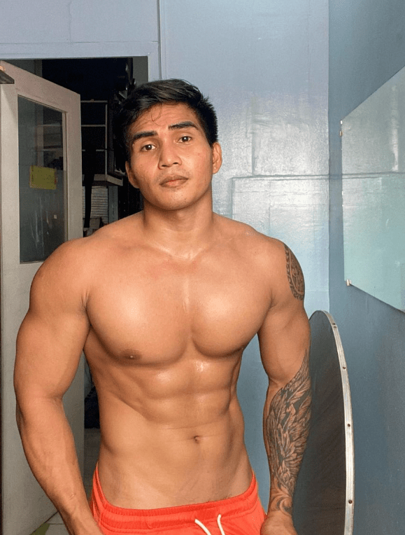 国外农村的网红肌肉小哥@Bernald Vaflor_侵权_合作_洽谈