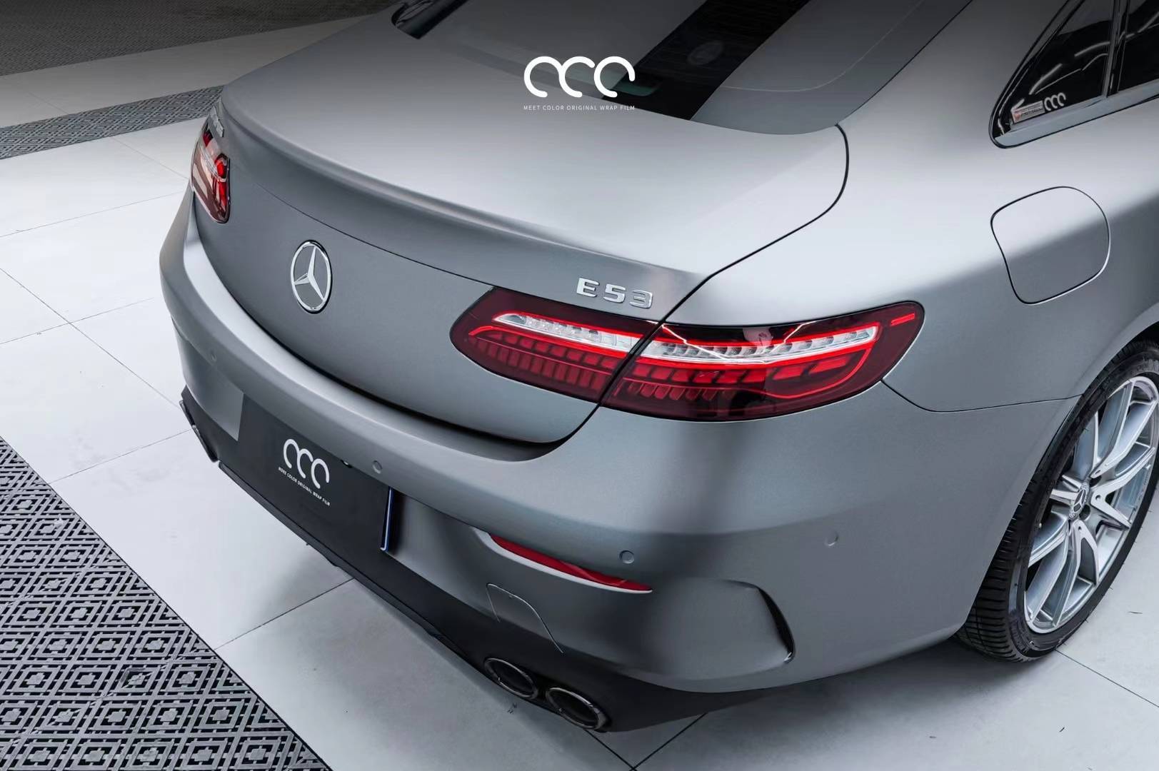 奔驰E53漫彩改色膜PET山灰，优雅神秘之感_搜狐汽车_搜狐网
