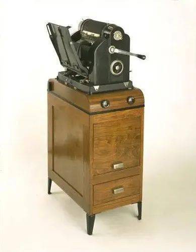 第一位登上《TIME》杂志封面的设计师——雷蒙·罗维设计作品欣赏_汽车_冰箱_白色