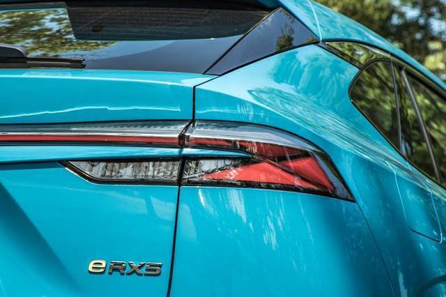 兼顾运动与居家的型男，试驾全新第三代荣威超混eRX5_搜狐汽车_搜狐网