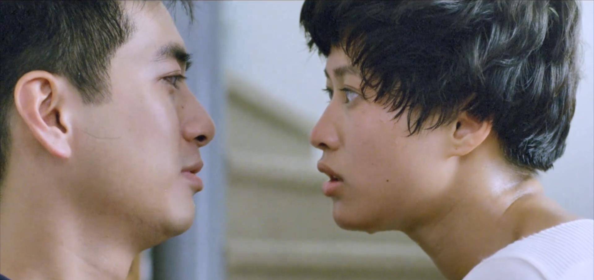 1991年，梁铮为跻身一线上演大尺度动作片，裸背湿身牺牲不小_电影_特工_因为