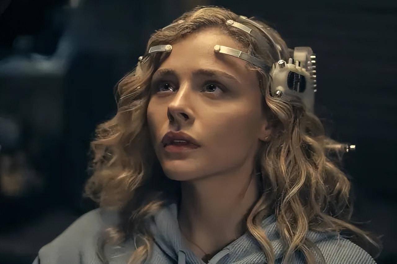 刚开播就拿下8.8分，又是一部科幻力作，足以媲美《西部世界》_游戏_边缘_弗林费舍尔