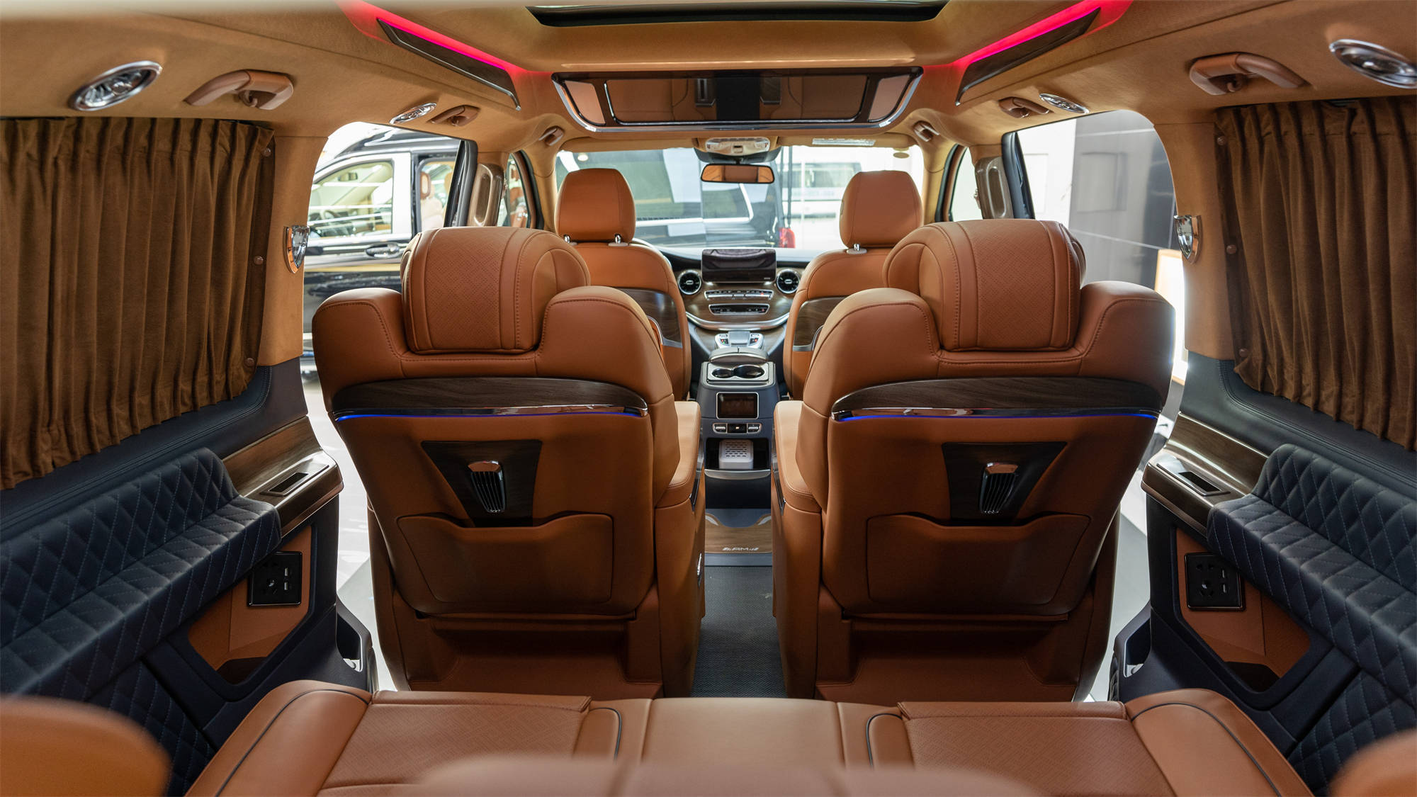 深受老板喜爱的奔驰V260L豪华升级版，内舱到底有多奢华？_搜狐汽车_搜狐网