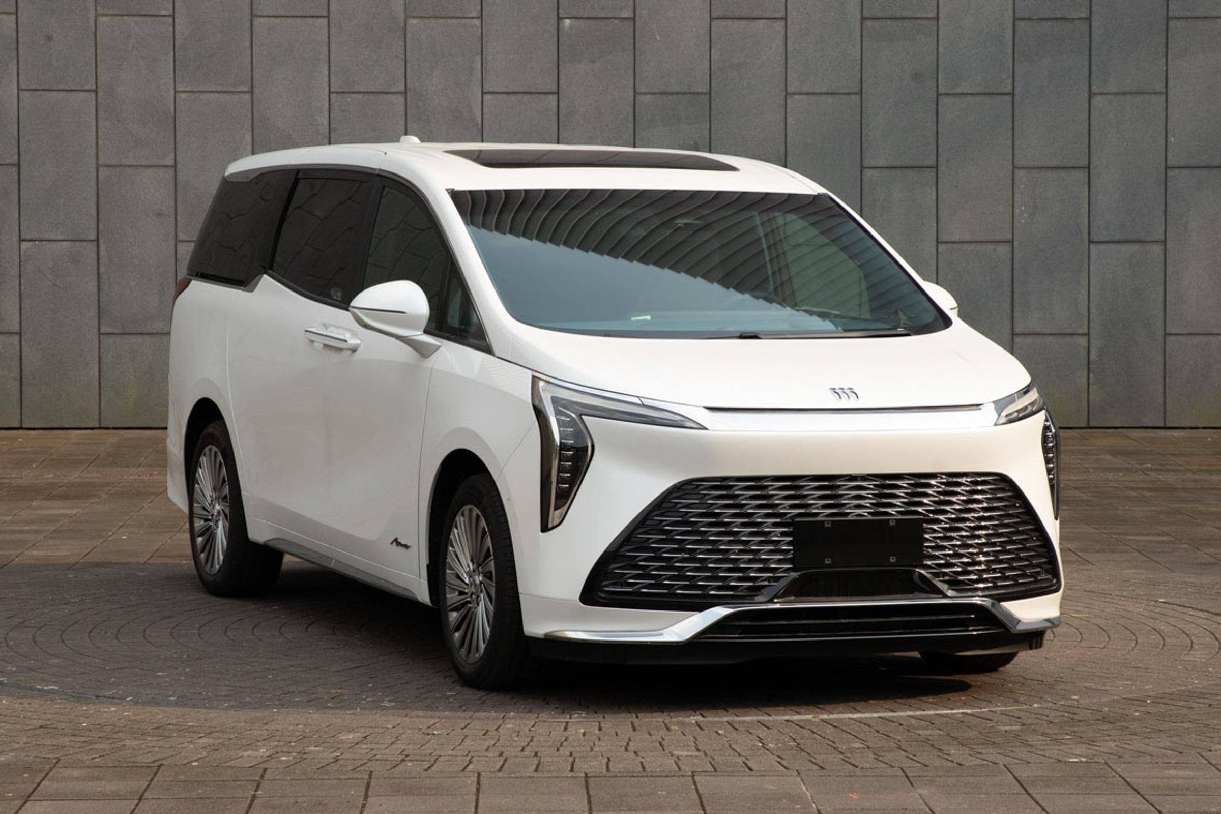 搭载全新logo 别克GL8世纪即将上市_搜狐汽车_搜狐网