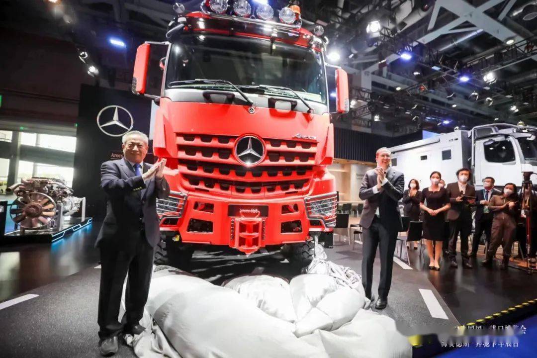 Arocs 4863 8x8国六大件车首发 梅赛德斯-奔驰卡车携前沿产品及领先科技亮相第五届进博会_搜狐汽车_搜狐网