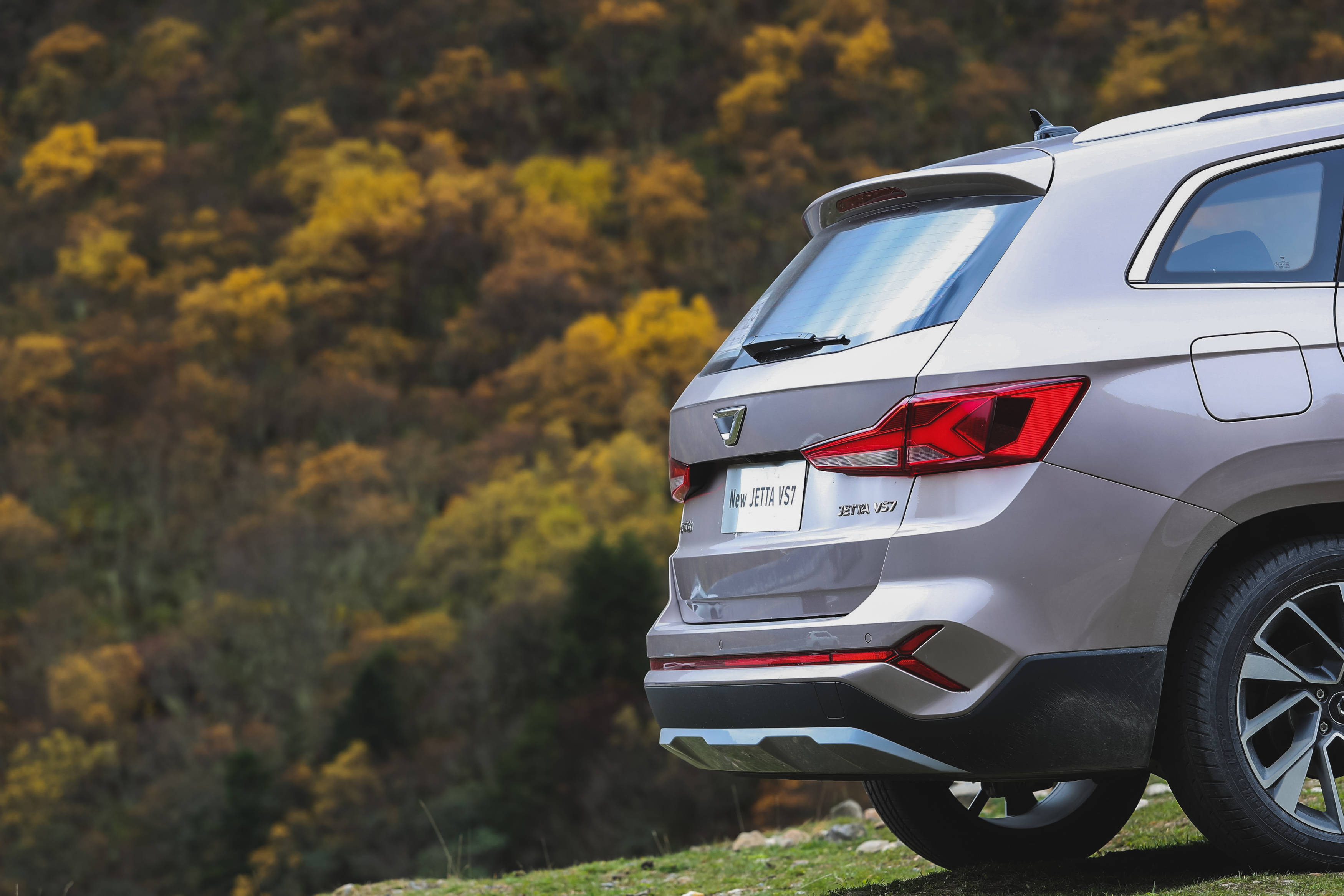 在G318路上狂奔，试驾捷达VS7 高光版！_搜狐汽车_搜狐网