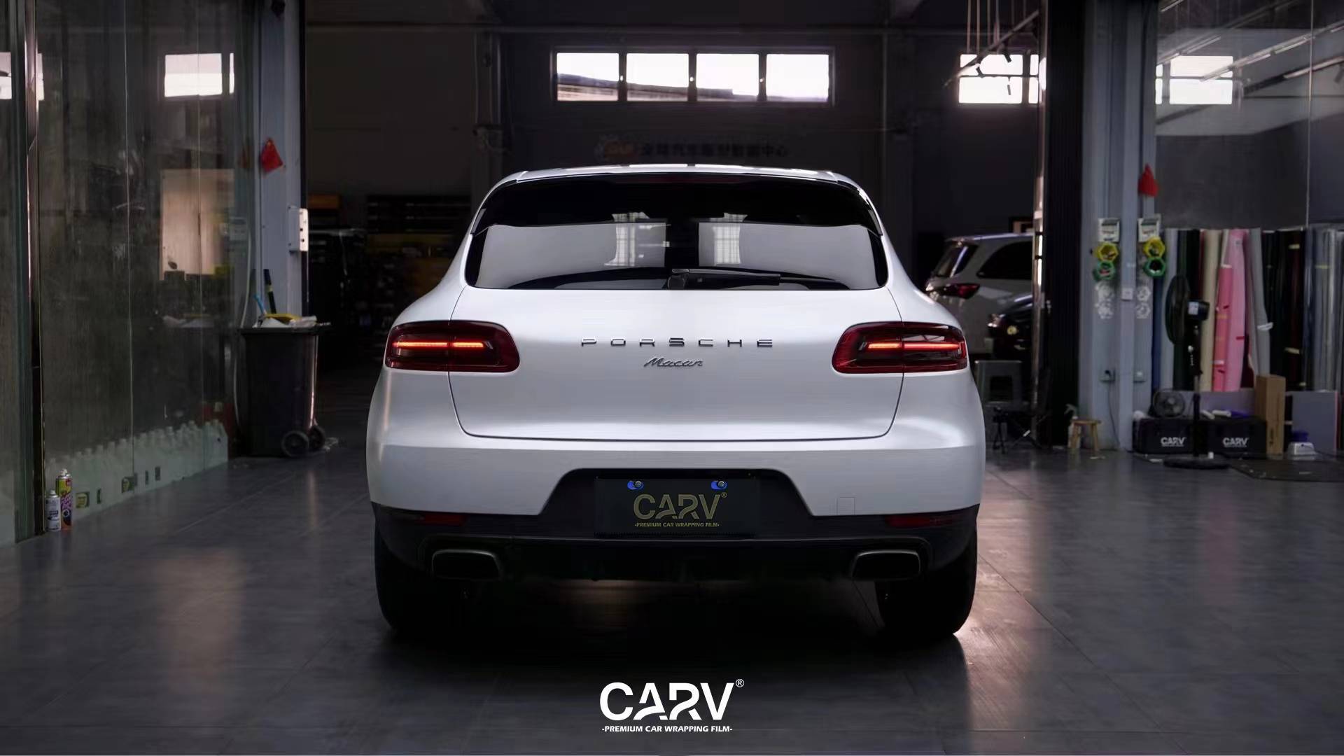 保时捷Macan卡孚CARV改色膜电光金属白，电光颗粒饱满 经久耐看_搜狐汽车_搜狐网