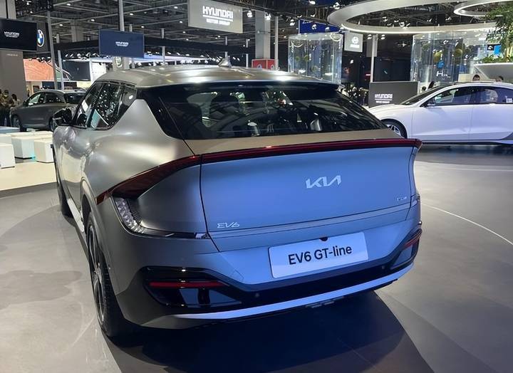 E-GMP平台首款专属车型，轴距2.9米，起亚EV6亮相进博会_搜狐汽车_搜狐网