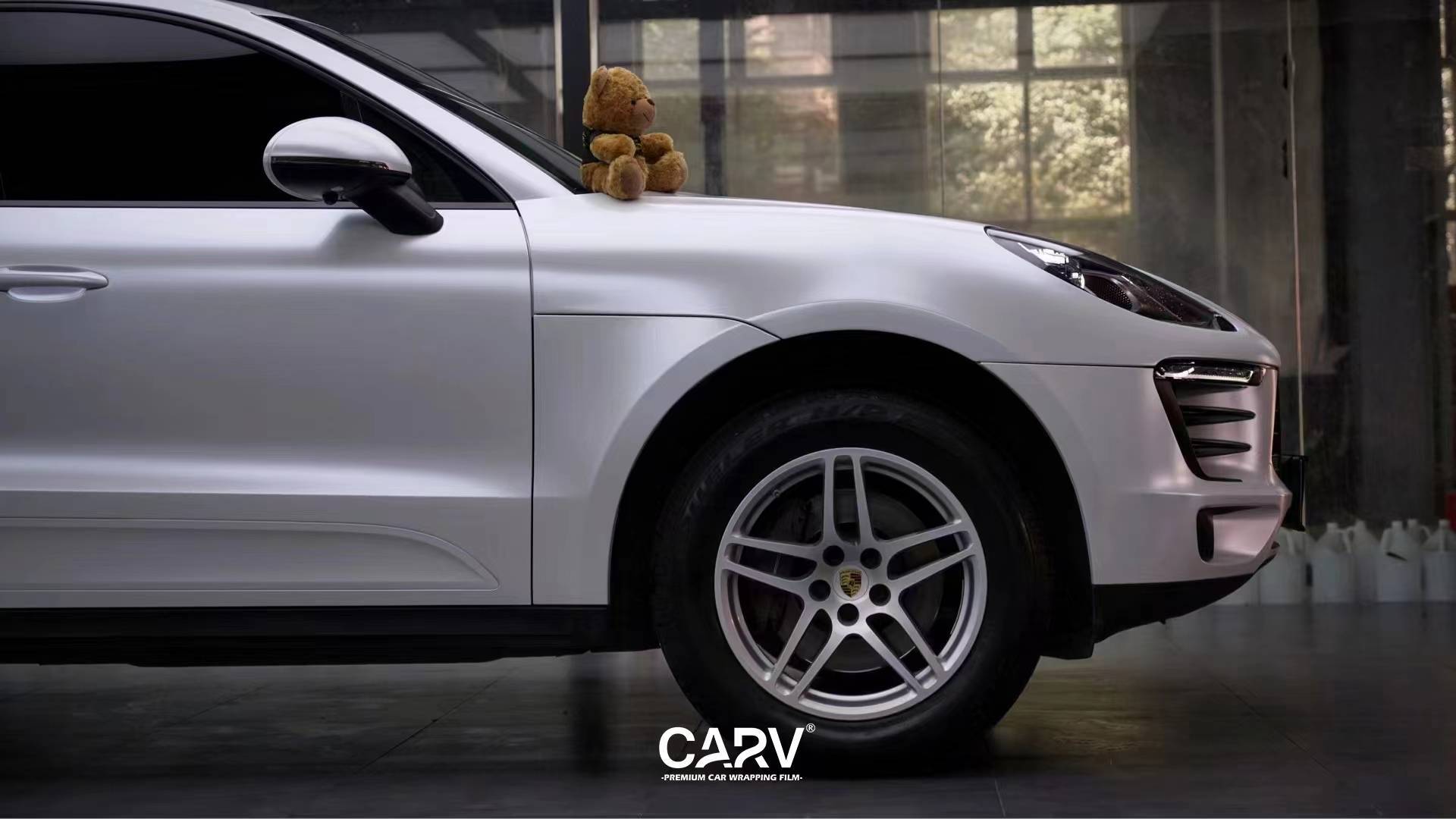 保时捷Macan卡孚CARV改色膜电光金属白，电光颗粒饱满 经久耐看_搜狐汽车_搜狐网