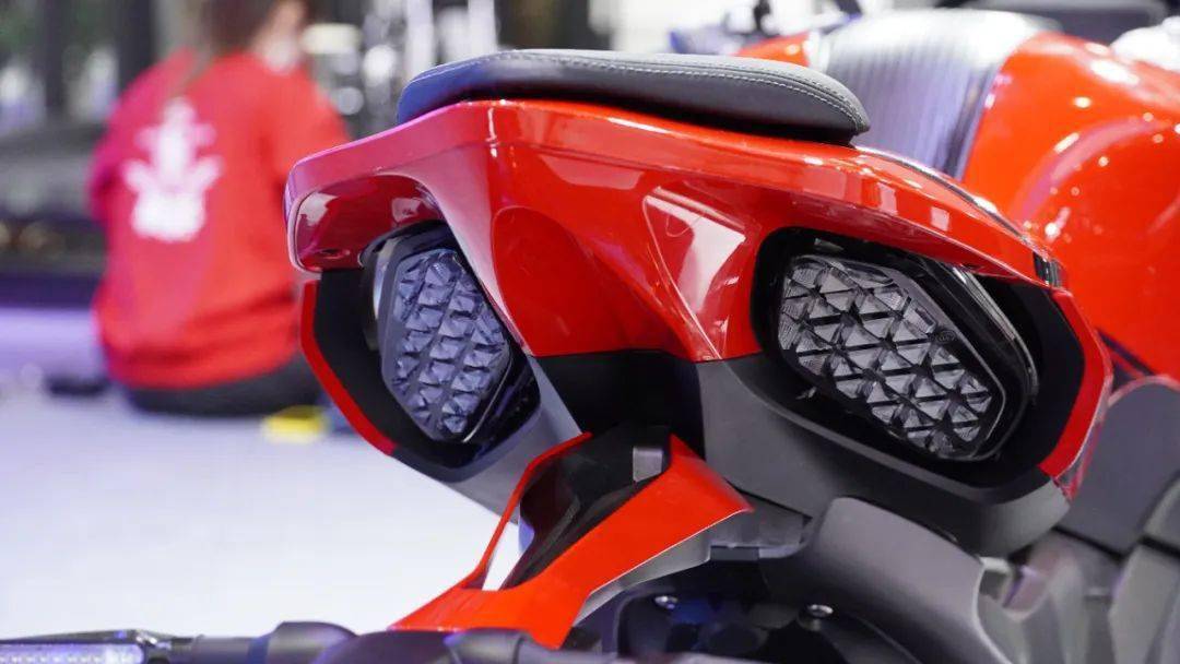 最像概念车的量产跑车，K750售价3.98万元起，杰迪 K333亮相摩博会_搜狐汽车_搜狐网