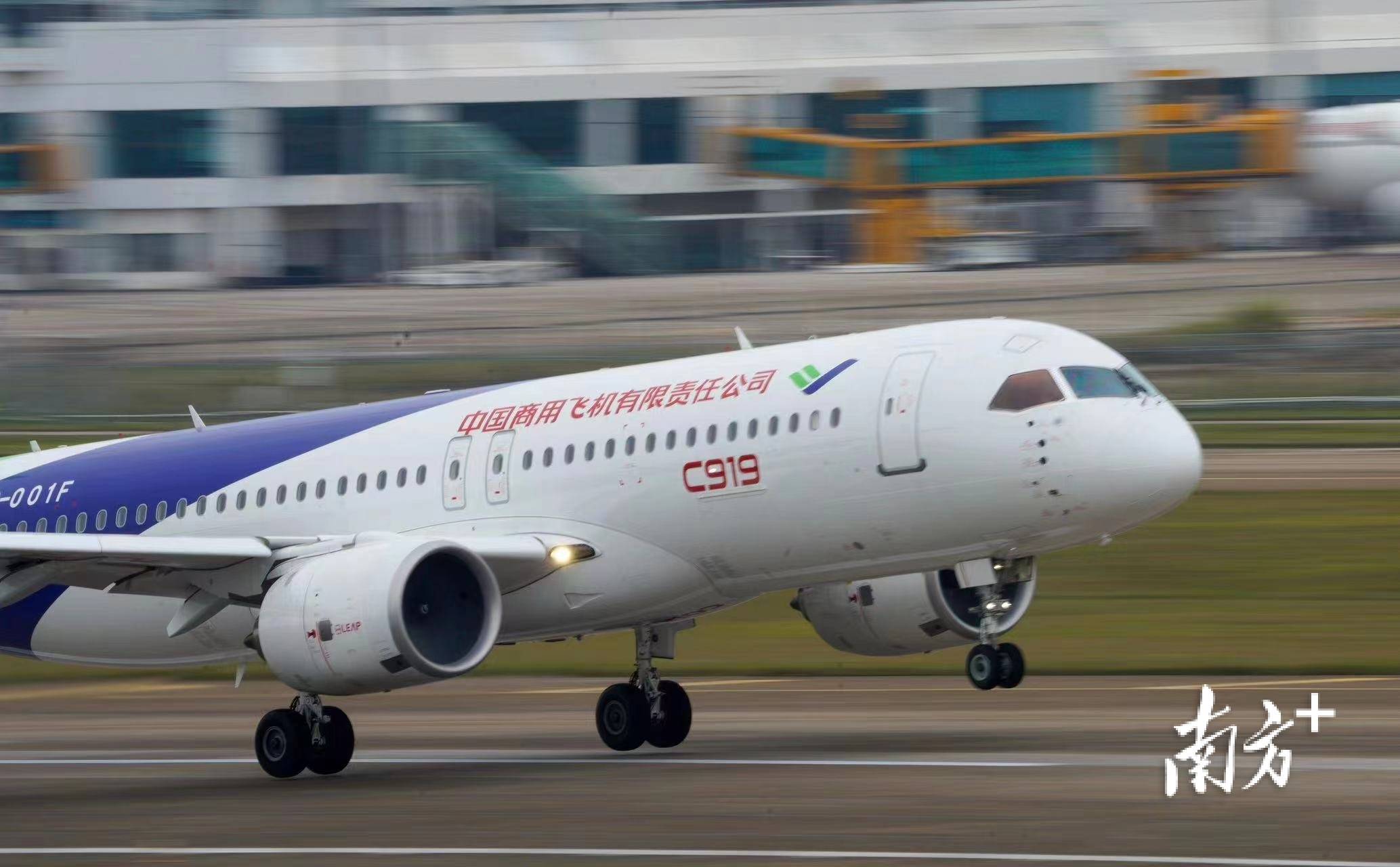 现场直击｜首次亮相！C919、AG600M、运油-20珠海航展首演_关铭荣_张由琼_董天健