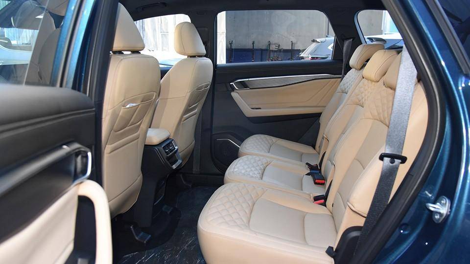 2.0T+7座，每月养车2千元，吉利豪越L比汉兰达更省钱？_搜狐汽车_搜狐网