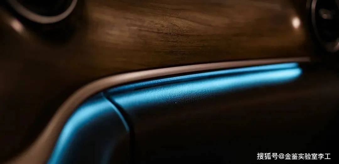 奔驰V 260L车灯测试，在MPV中树立了一个全新的标杆！_搜狐汽车_搜狐网