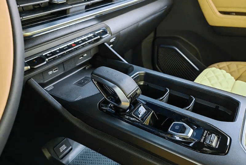 2.0T+7座，配置堪比30万级！吉利旗舰级SUV豪越L正式亮相_搜狐汽车_搜狐网