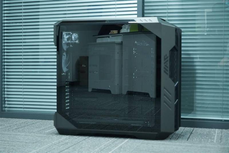 全塔机箱中的巨无霸！酷冷至尊HAF 700评测：17个风扇实现无死角风道_mm_散热_前面板