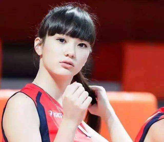 23岁最美排球女神，腿长1米2显身姿，想找男子男友被夸比很多人强宾娜中国女排因为