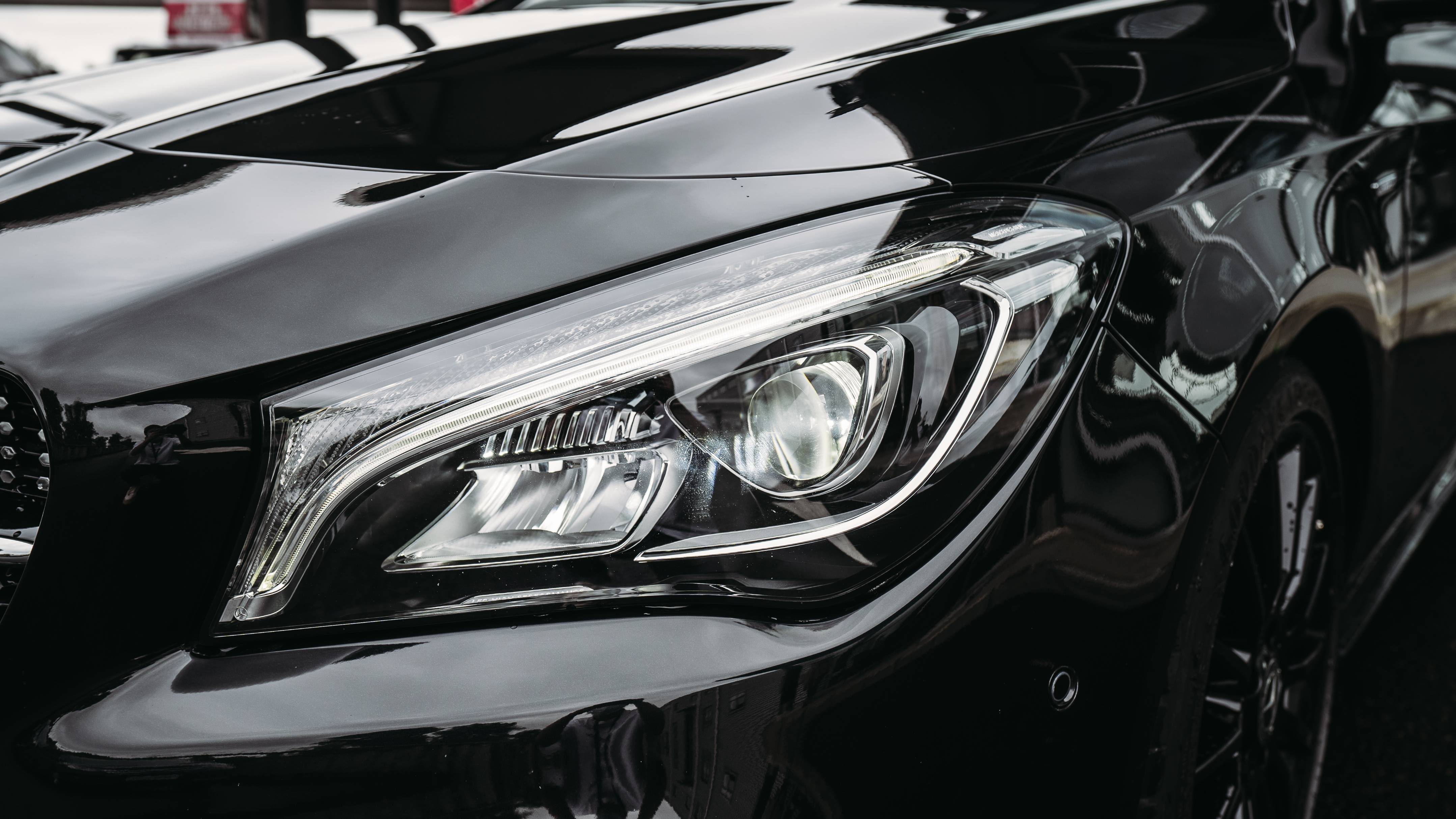 诚成互生：高颜值“跑男”，还带无框车门！【奔驰 CLA200 暗夜特别版】_搜狐汽车_搜狐网