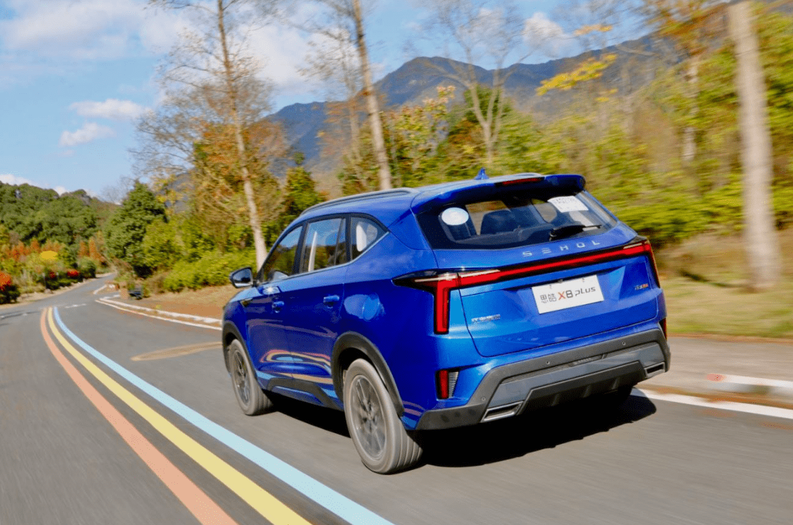 试驾思皓X8 PLUS：表现越级，是懂“大家庭”的车_搜狐汽车_搜狐网