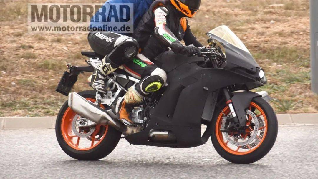 RC8C市售版？KTM公升级仿赛RC990路试曝光_搜狐汽车_搜狐网