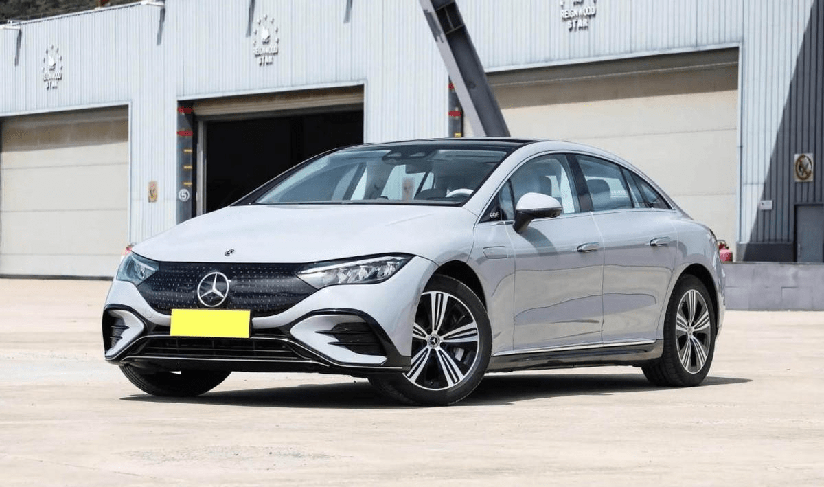 全系大幅降价，内饰豪华，入门即有752km续航，实拍奔驰EQE_搜狐汽车_搜狐网