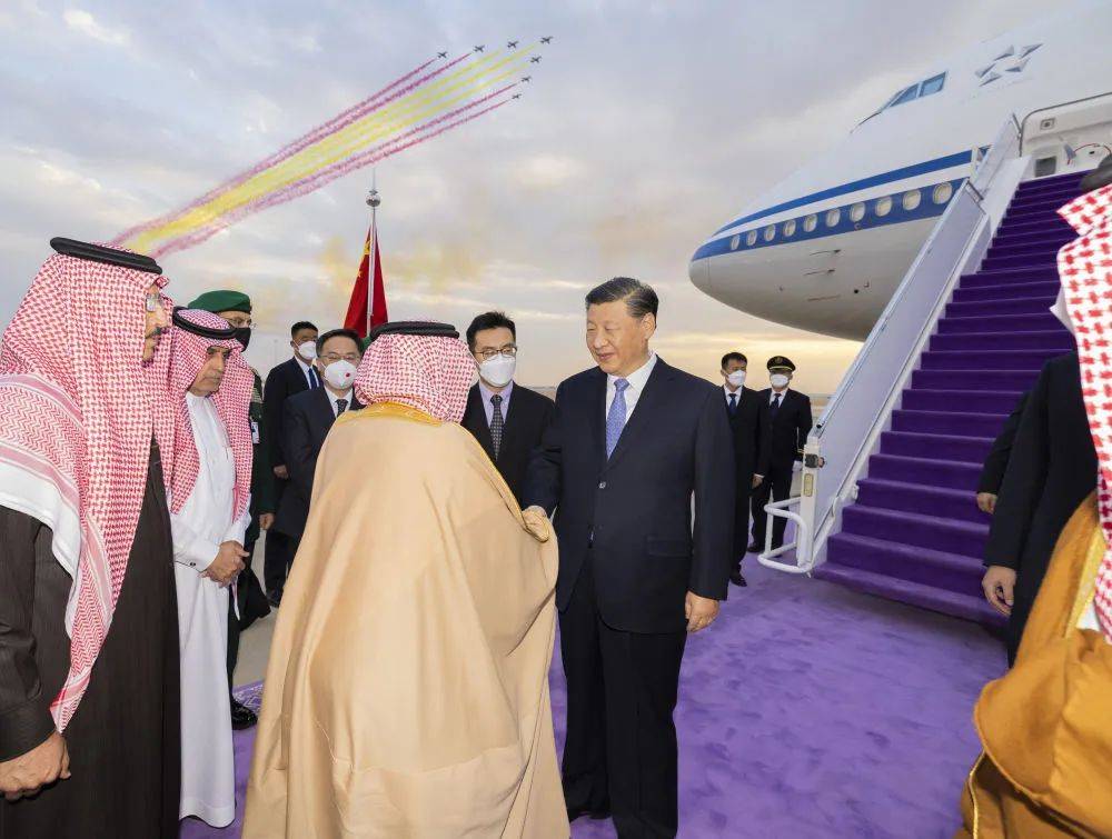 习近平抵达利雅得出席首届中国－阿拉伯国家峰会、中国－海湾阿拉伯国家合作委员会峰会并对沙特进行国事访问_中沙_国王_关系