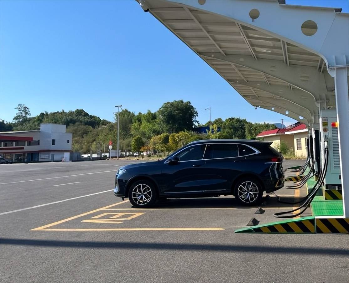 纯电续航足够出色，拿铁DHT-PHEV是我出行路上的最好搭档_搜狐汽车_搜狐网