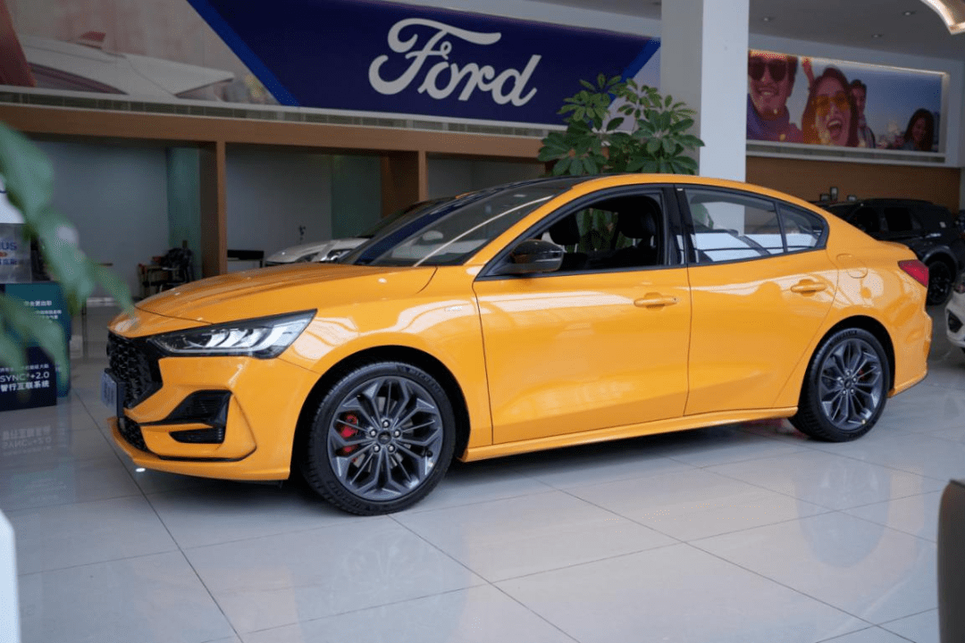 实拍全新福克斯“炽火橙”，激发年轻人第一次激情驾驭_搜狐汽车_搜狐网