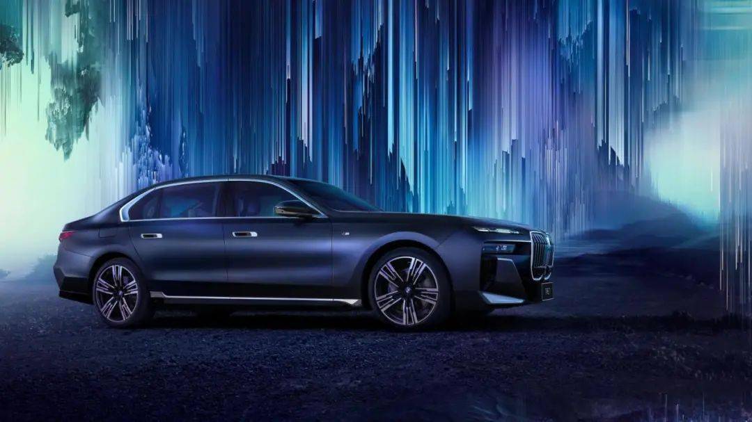 3.0T+8AT，轴距超3米2，科技感爆棚，带31寸8K屏，全新旗舰，牛_搜狐汽车_搜狐网