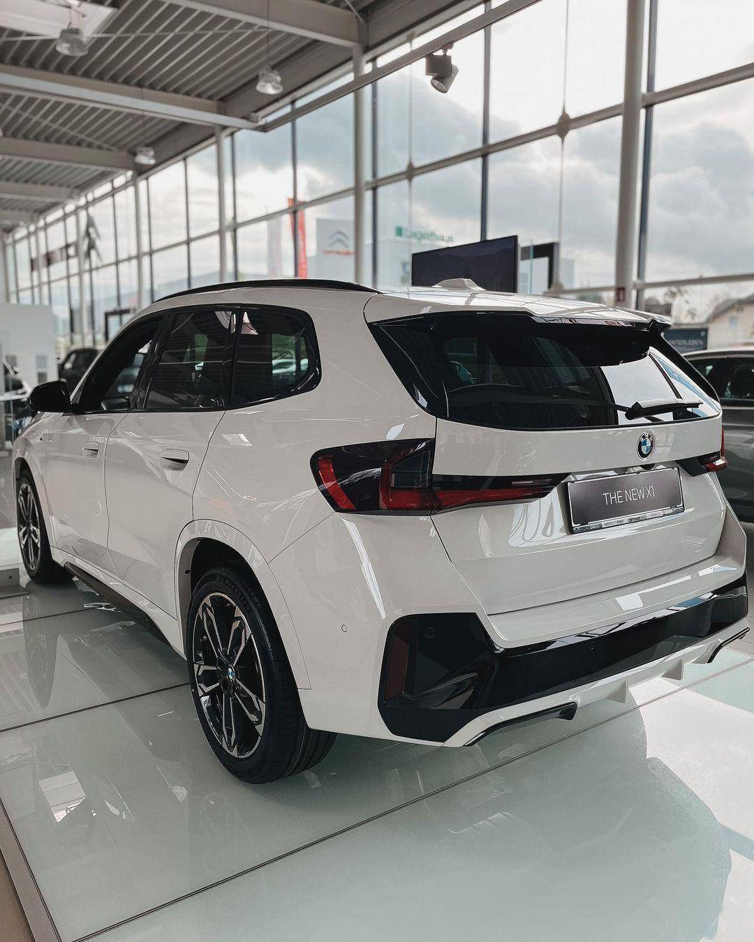 宝马X1“售价曝光”，低配落地不足30万，2.0T+8AT，看啥奔驰GLB_搜狐汽车_搜狐网