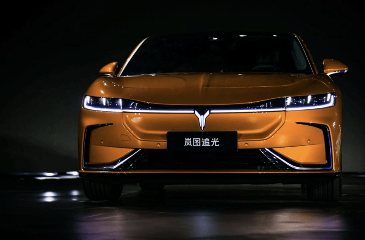 岚图追光预售价32.29万，对标ET7，除了价格还有哪些优势？_搜狐汽车_搜狐网