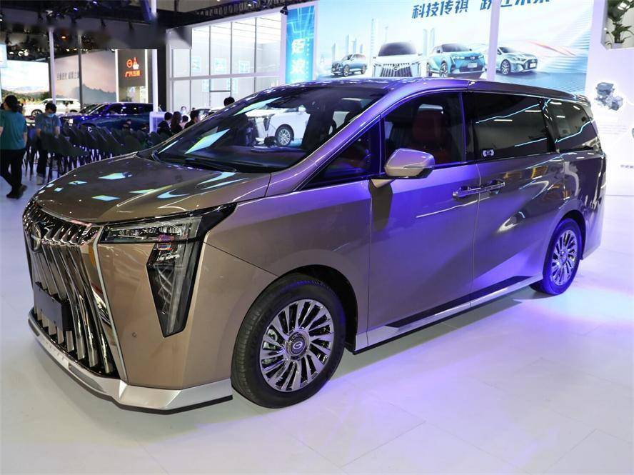 2023版传祺M8亮相，气场飙升，2.0T+8AT，土豪金配色更大气_搜狐汽车_搜狐网