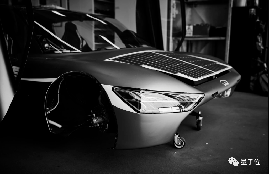 太阳能电动车续航1000km破纪录，最高时速超百公里，团队来自特斯拉董事长母校_搜狐汽车_搜狐网
