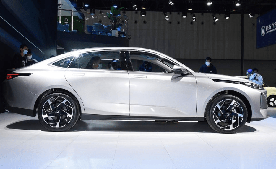 2022广州车展｜又一款十万级优质家轿，造型年轻运动，1.5T动力5.99L油耗_搜狐汽车_搜狐网