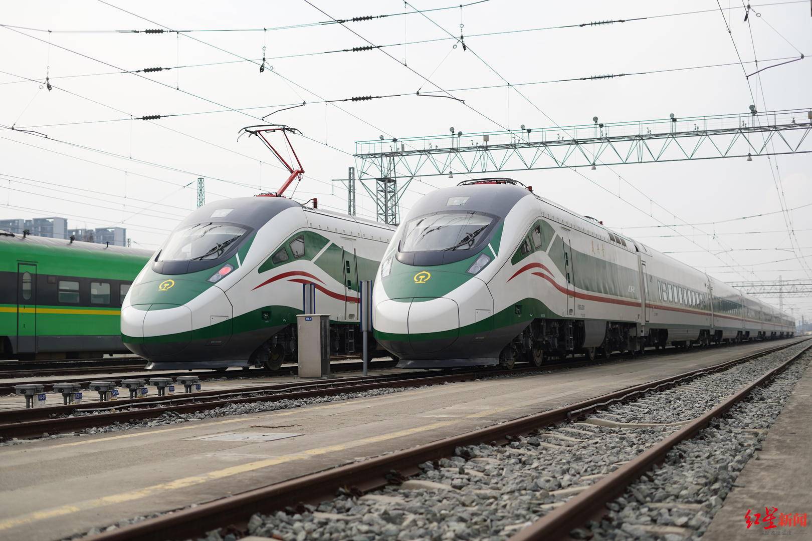 保障春运安全，新成昆铁路CR200J复兴号动车组完成整备_运行_工作_检修