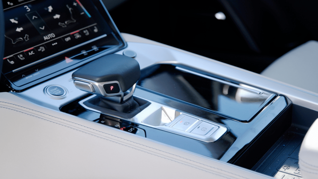 2.5T V6+quattro四驱！上汽奥迪Q6动态表现如何？_搜狐汽车_搜狐网