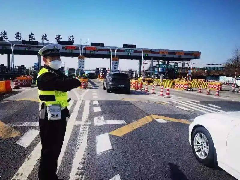G1503、G40高速上海段迎来返程高峰，交警部门立体巡控，保障交通安全有序_车流量_车辆_崇明
