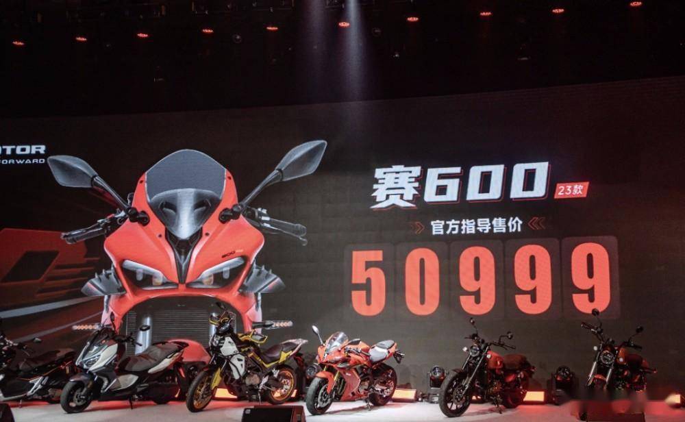 钱江高产又高能！首款国产650V缸拉力及四缸仿赛增配弯道ABS亮相_搜狐汽车_搜狐网